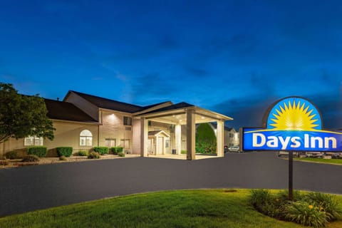 Days Inn by Wyndham Sturtevant \/ Racine \/ Mount Pleasant | Mount ...
