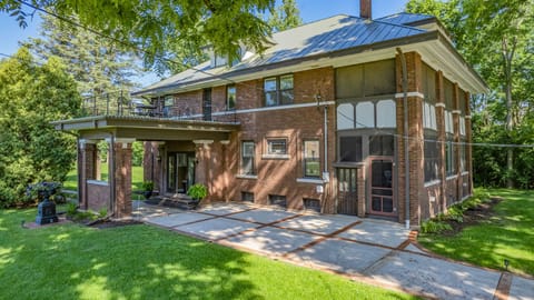 A Beautiful Escape By The Riverside! | Rockford, IL | VacationRenter