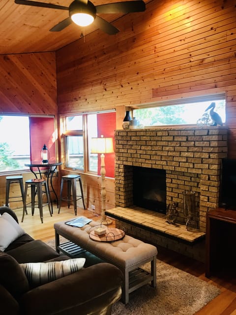 Rustic Modern Loft - Across street from winery, walk to Marina/Harbor ...