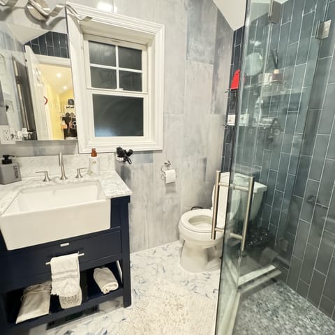 Private Queen BedRm Pet Pally, Work, Events, LTR, MTR, STR | Fire ...