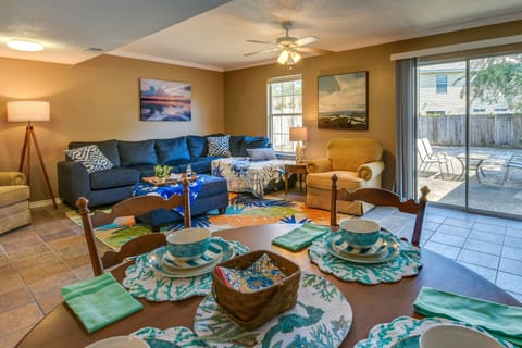 Breezy Fort Walton Townhome ~ 5 Mi to Beach! | Wright | VacationRenter