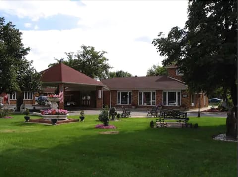 Ivy Rose Motor Inn | Windsor | VacationRenter