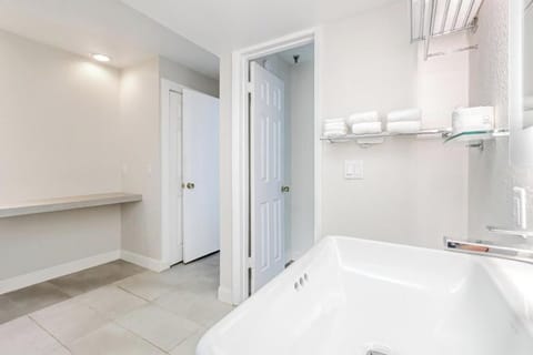 Grand Shores West | North Redington Beach, FL | VacationRenter