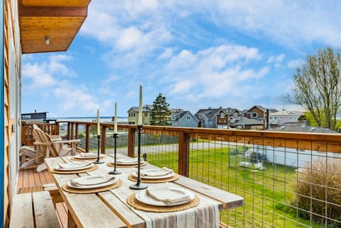 Chateau Coho by Avantstay Easy Beach Access | Greenbank | VacationRenter