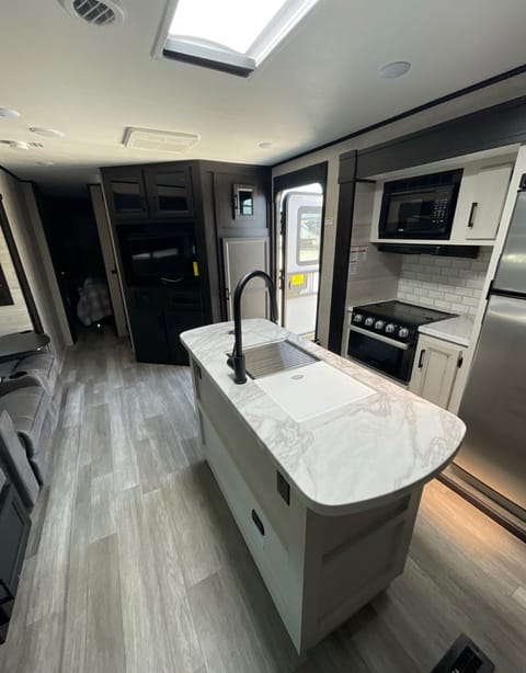 2021 JAYCO TRAVEL TRAILER - 3 Slide with King Bed & Outdoor Kitchen ...