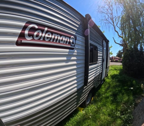 BEGINNER FRIENDLY! Coleman Lantern 17R | Vancouver | VacationRenter