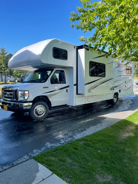 32ft Bunkhouse Motorhome | Anchorage, AK | VacationRenter