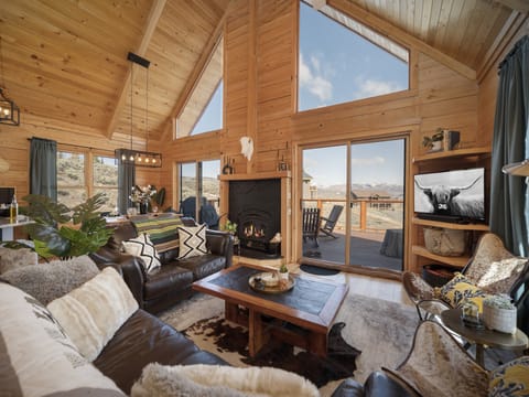 Granby Mountain View Cabin - Sleeps 10 | Granby, CO | VacationRenter