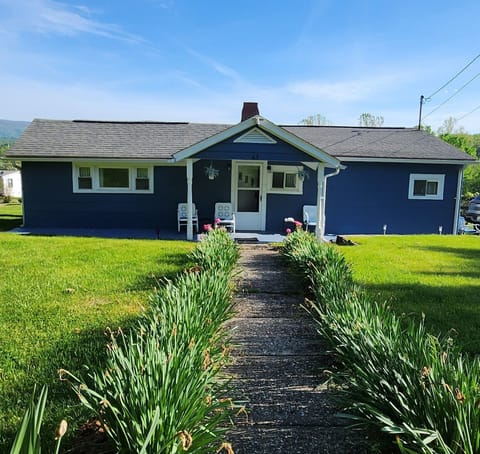 The Verge Street Villa! | Clifton Forge, VA | VacationRenter