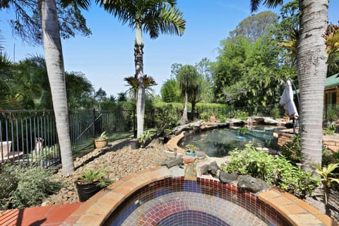 Spacious 4-Bed Hinterland Luxury Escape with Pool | Mudgeeraba ...