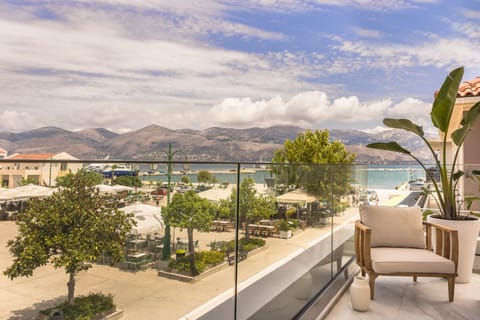 PIAZZA SUITES''GRAND SUITE''IN THE CENTER OF LIXOURI, KEFALONIA ISLAND ...