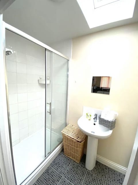 Lt Properties Luxury studio apartment Ground floor 1 | Luton ...