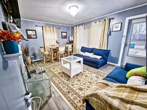 5 min to Naval station Great Lake, Great lakes Commissary, RFU Medical ...