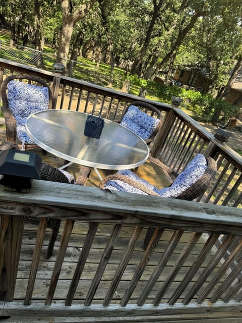 Hudson Oaks Cabin | Weatherford | VacationRenter