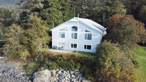 Oceanfront apt 1 mile from downtown with views of Mt. Edgecumbe and ...