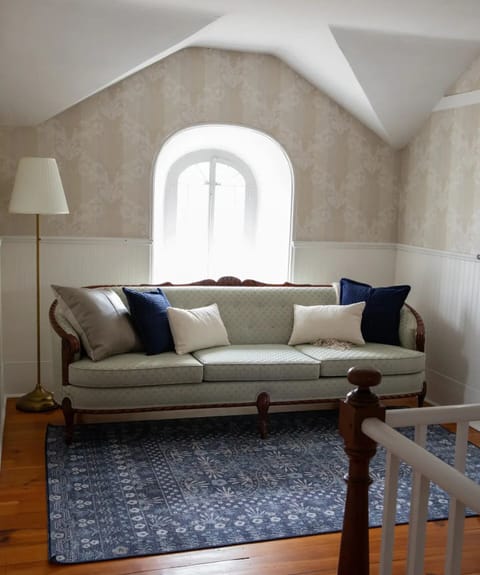 The Sheldon Manor & Vineyard\n\n | Rideau Lakes | VacationRenter