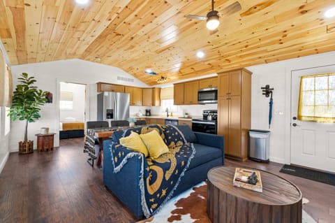 Lodge 111 at Eden Reserve - Cabin Near Ark | Williamstown | VacationRenter