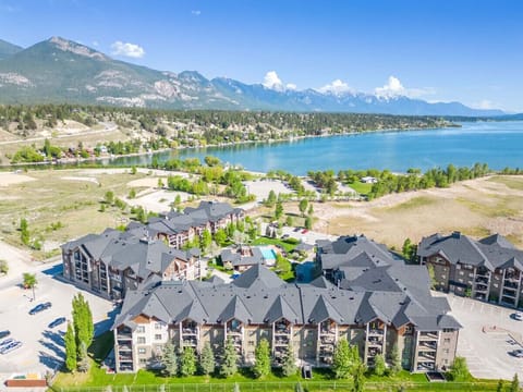 Vintage Retreat | Outdoor Pool & Hot Tub | Central | Invermere ...