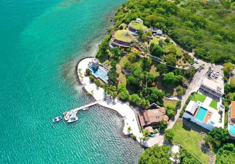 Extravagant Beach House Villa In Your Dream Paradise | Lance aux Epines ...