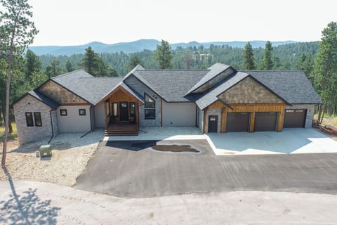 Luxurious 4200+ Sq. Ft. Lodge in Powder House Pass with Amazing Deck ...