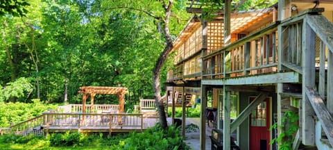 Luxury 2-bedroom estate with AC and WiFi in the heart of Iowa State ...