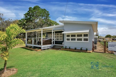 Cute Beach Cottage with Ocean Views | Woodgate | VacationRenter