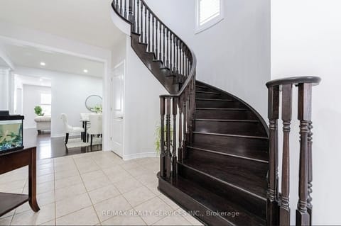 Beautiful 4 bed & office room. (3 master bedrooms) | Halton Hills ...