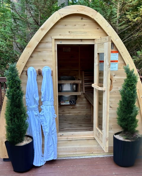 Welcome to Tangled Up Cabin! A Luxury Adults Only HotTub/Sauna Playroom ...