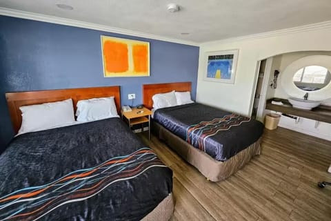 Perfect Stay - Two Rooms with Queen Beds + Near Downtown Dining ...