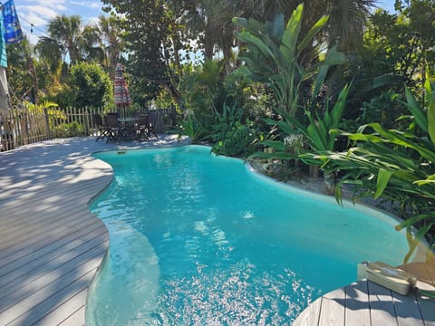Newly Renovated Island Pool HomeLast minute get 2 nights free March 8th ...