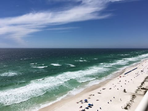 Book your 2024 vacay now! Available starting April 1. KILLER views 14th ...