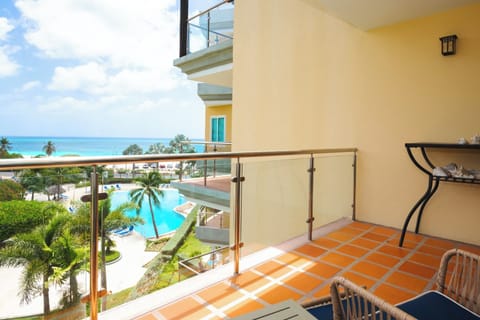BEACHFRONT- EAGLE BEACH - OCEANIA RESORT - Glamour View 2BR condo ...