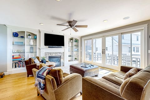 Hochwertiges Haus mit wunderschönem Meerblick - gegenüber vom Strand ...