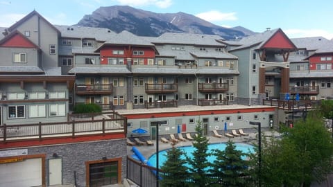 Price Drop!Canmore 2 Br Condo/Mtn View! Large Patio! Pool/3 Hot Tubs ...