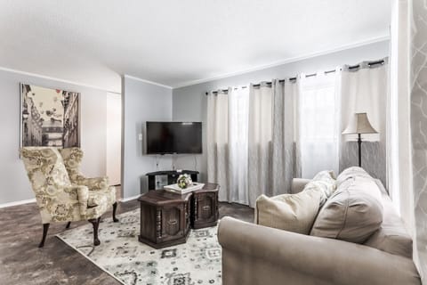 Newly renovated duplex for up to 8 people - adjoining unit #2 ...