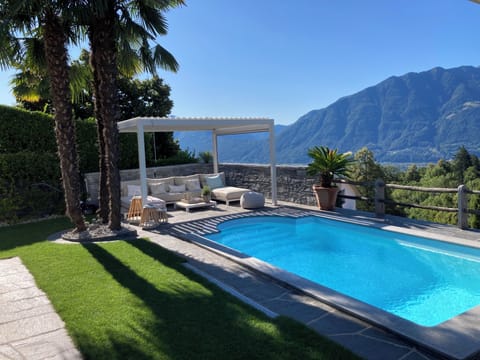 Exclusive 4 1/2 bedroom villa, with 2 parking, swimming pool. | Locarno ...