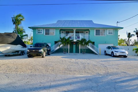 DUPLEX IN DUCK KEY 3/2 W/90' Private Dock, Trailer Storage included ...