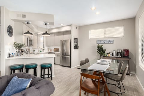 Luxury Condo in exclusive Bridges at Ocotillo GATED COMMUNITY **Ground ...