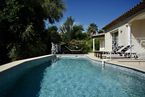 Sea view. 8x4m swimming pool. Very calm. 150m2 | Roquebrune-sur-Argens ...