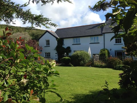 Beautiful cottage located in a delightful, quiet spot in the centre of ...