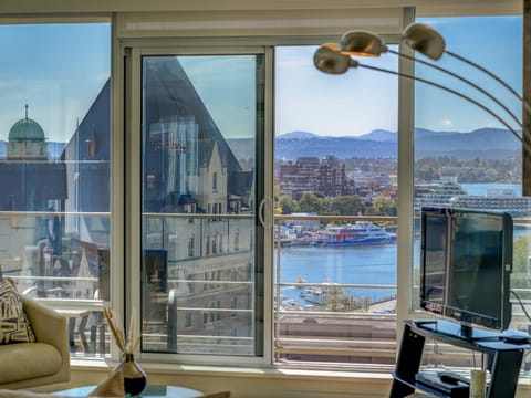 Spacious Splendour-Panoramic Views from 12th Floor Luxury Condo, AC ...