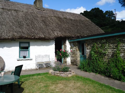 Traditional Irish Cottage located in outstanding scenery | County ...