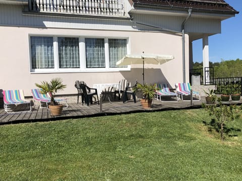 Rest and relax in a comfortable 80 m2 holiday apartment with a large ...