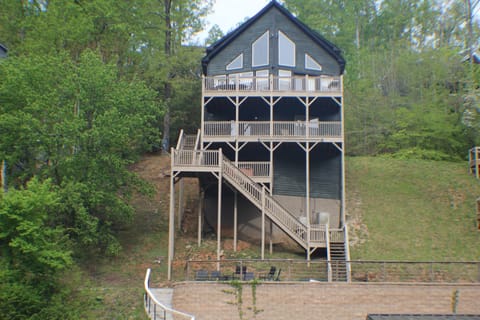 "Blue Water Lodge" Jump'n Bridge, billiards, hot tub, dock, community ...