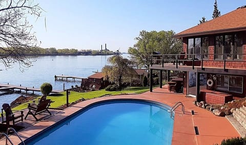 NIAGARA RIVER INN - BEST HOME IN THE AREA! ON the Niagara River POOL ...