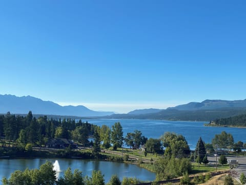 Amazing lake view, steps to Kinsmen Beach & Invermere restaurants ...