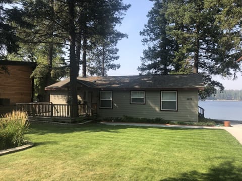 Lake Front House on small private lake; 40 Min to W. Glacier; 20 Min to ...