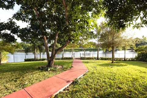 YOU NEED A VACAY! BEST FUN HOME ON CANAL-RELAX WITH POOL & SPA- FISHING ...