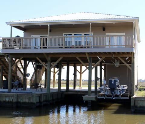 Beautiful Camp on Private Canal 409 Lake Breeze Rd | Hackberry, LA ...