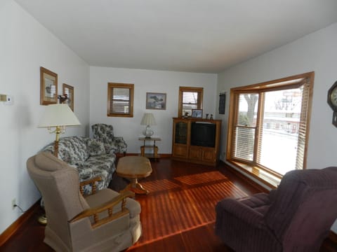 Bonita casa de Cape Cod cerca del río Mississippi (Scenic River Inn ...